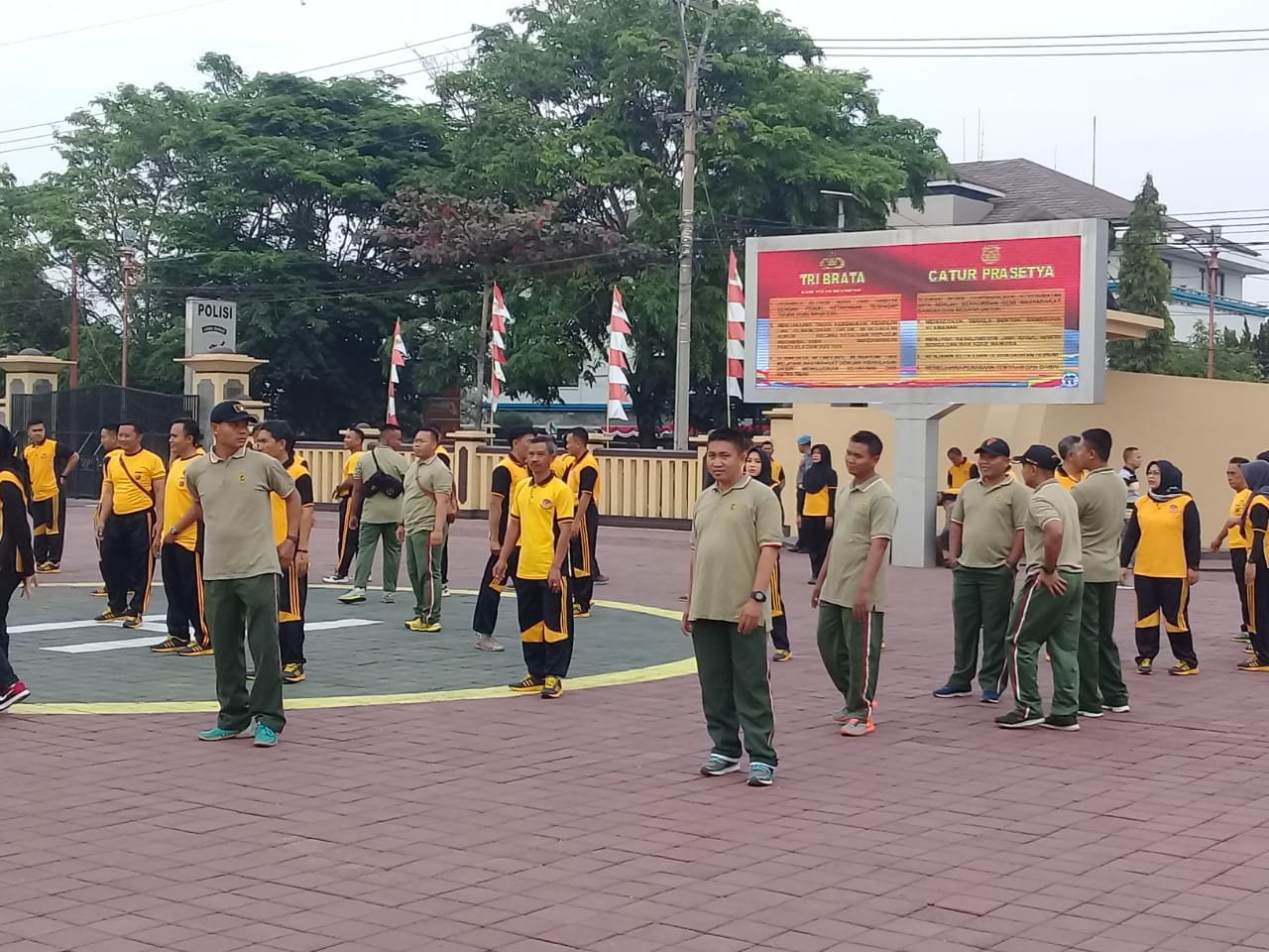 Polres Sumedang Polda Jabar Bersama Prajurit Yonif Raider 301 /PKS ... Polres Sumedang Polda Jabar Bersama Prajurit Yonif Raider 301 /PKS ...