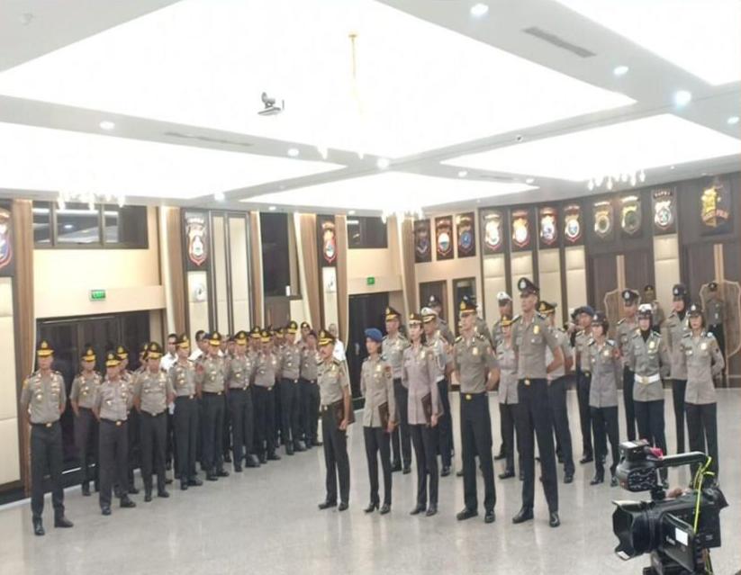 Sejumlah Personil Polda Jabar Berprestasi Meraih Penghargaan dan Kenaikan Pangkat Luar Biasa ...