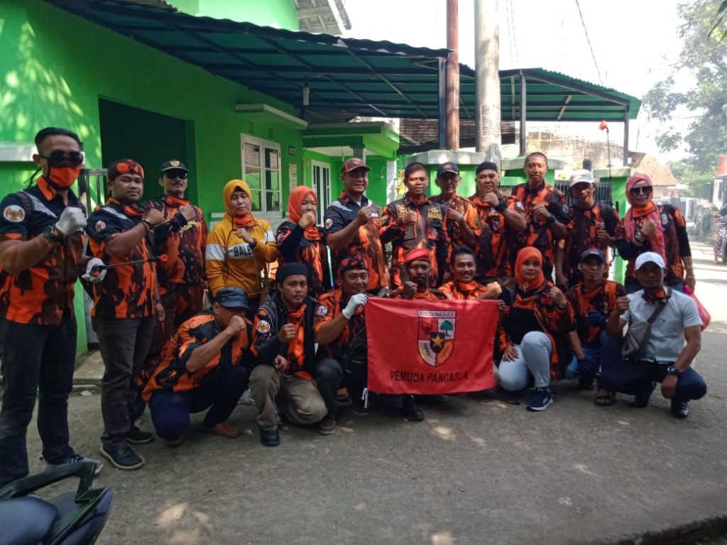 Ormas PP PAC Cibarusah, Gelar Kegiatan Penyemprotan Disinfektan Dan ...