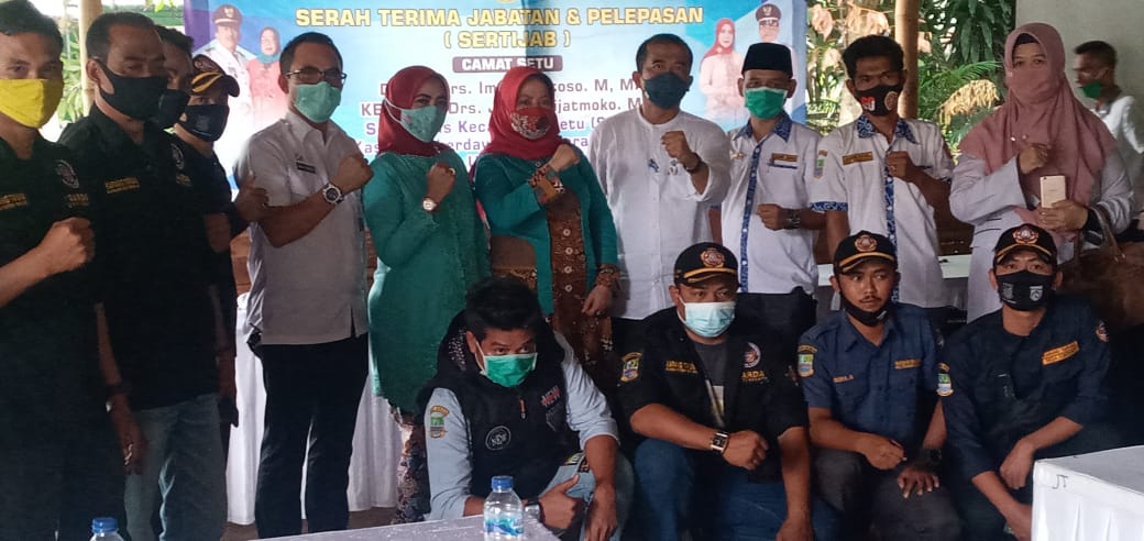 Pelaksanaan Serah Terima Jabatan (Sertijab) Camat Setu Berjalan Lancar ... Pelaksanaan Serah Terima Jabatan (Sertijab) Camat Setu Berjalan Lancar ...