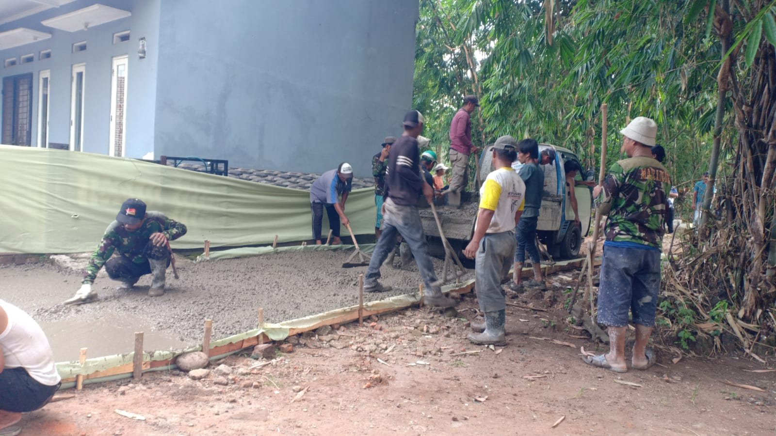 Pemdes Sukasirna Jonggol Realisasikan Betonisasi Jalan Lingkungan Dengan Anggaran DD TA 2025 ...